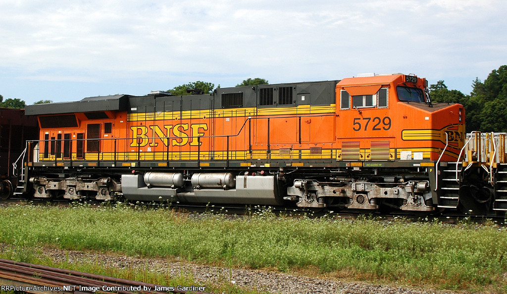 BNSF 5729